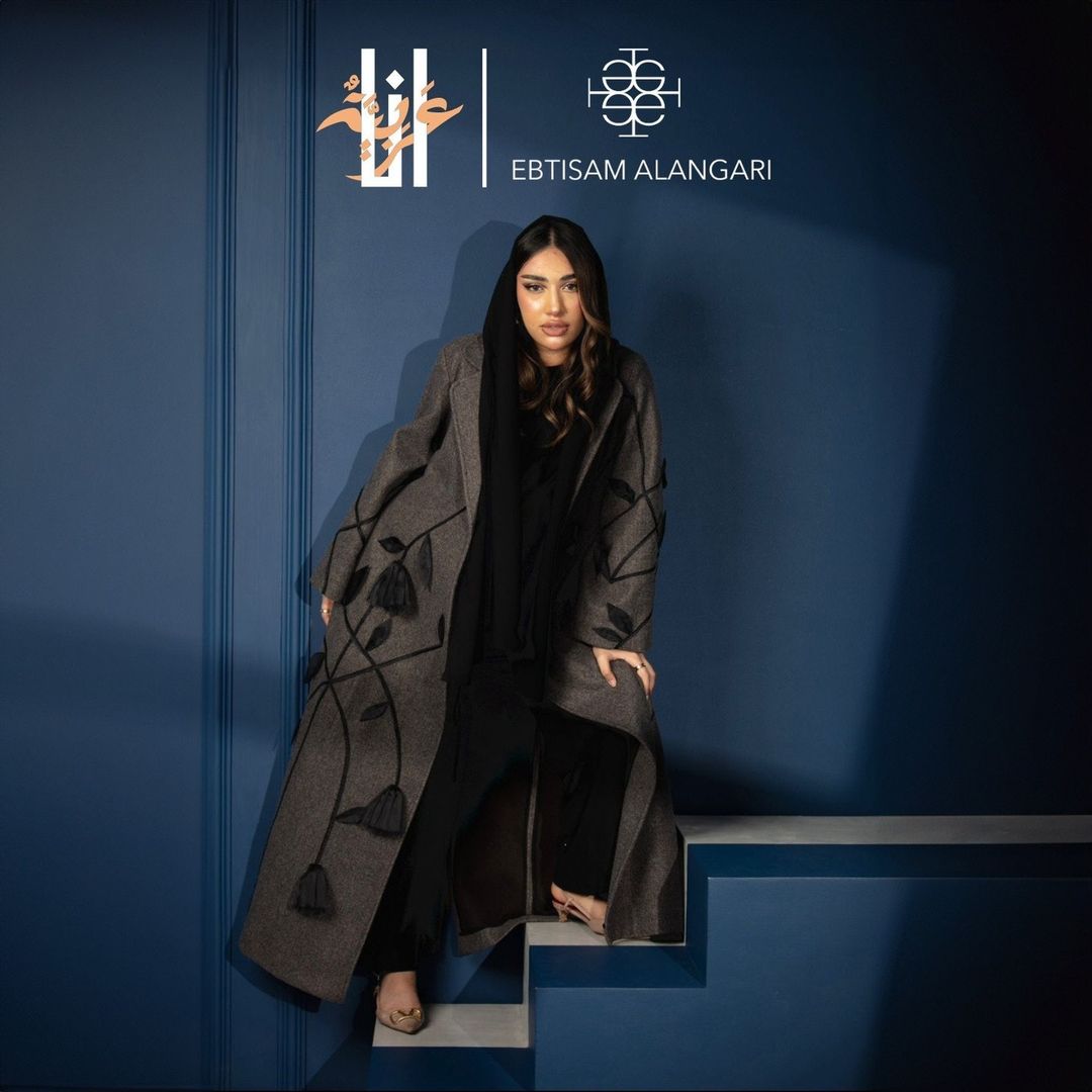 المرأة السعودية في "أنا عربية" بتصاميم تجمع بين العصرية والتقليد - مجلة هي